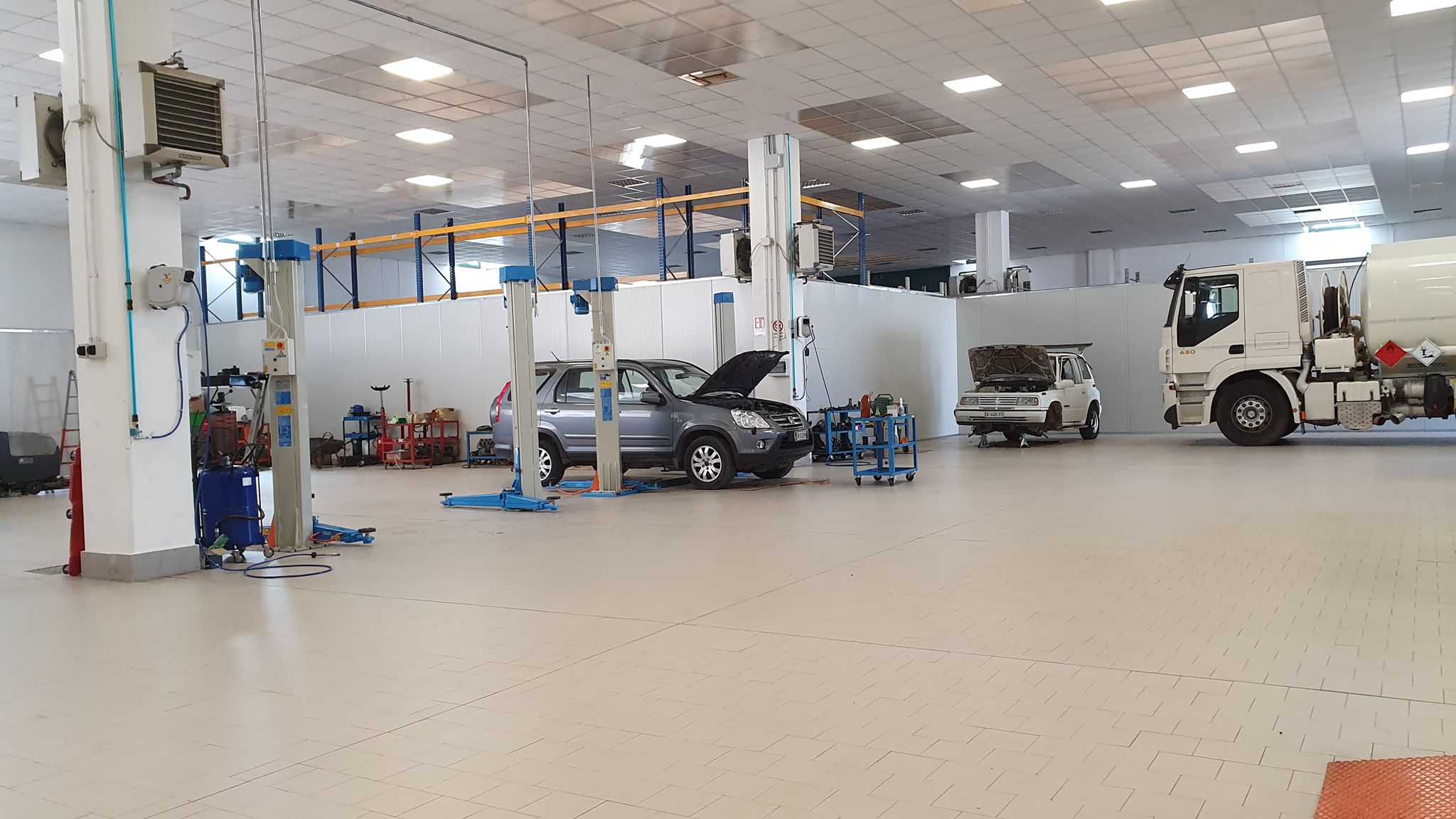 ceriv interno autoofficina – ConfineLive