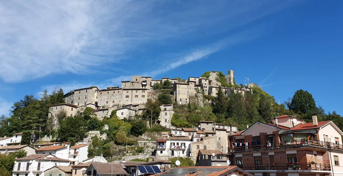 panoramica carsoli castello ottobre 2019 – ConfineLive