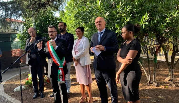 Omicidio Willy, a Colleferro posata la prima pietra per la piazza in ... Omicidio Willy, a Colleferro posata la prima pietra per la piazza in ...