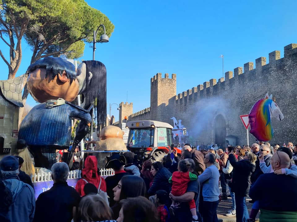 Grande successo a Rieti per il Carnevale reatino edizione 2024 ... Grande successo a Rieti per il Carnevale reatino edizione 2024 ...