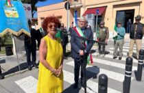 In fiamme fabbrica di generi alimentari: distrutti sei furgoni ...